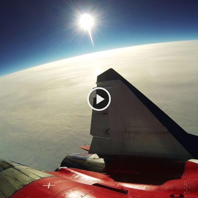 Curvature of the Earth as seen from 60,000 ft - Aviation Humor